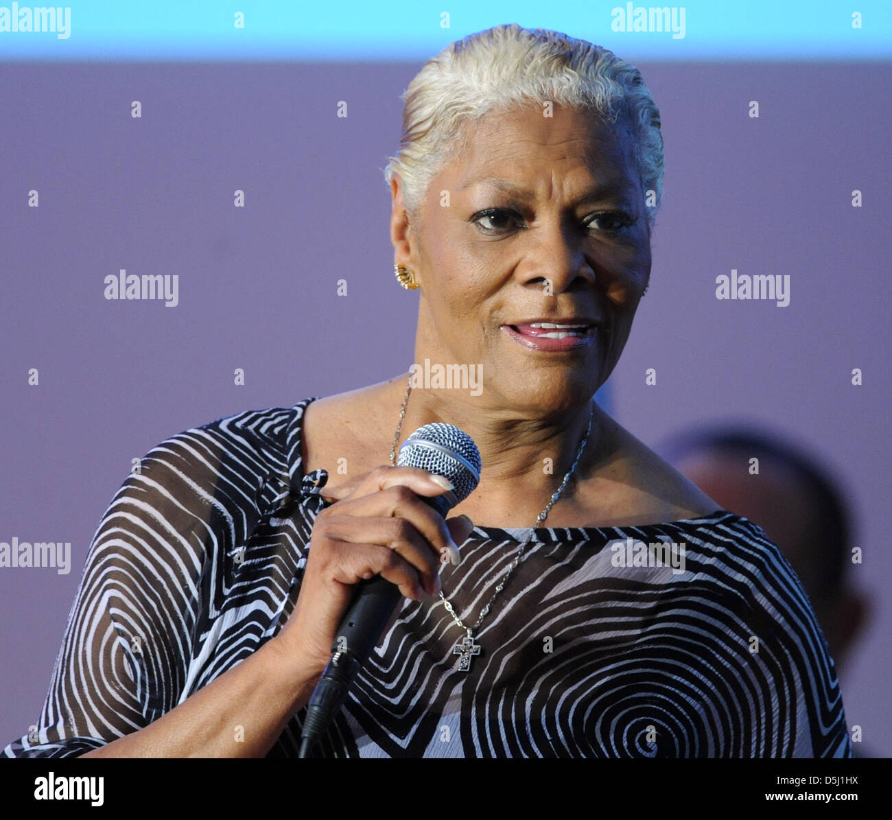 American singer Dionne Warwick sings the "dreamball 2012" in Berlin ...