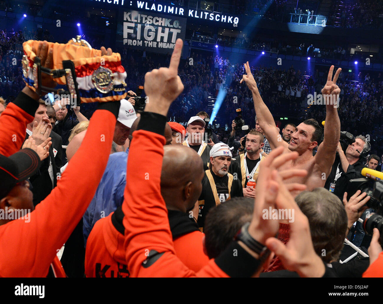 Current wbo heavyweight champion hi-res stock photography and images ...