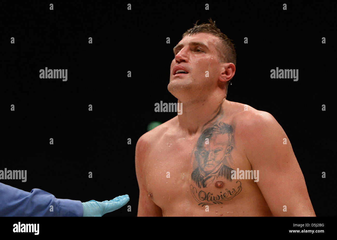 Polish challenger Mariusz Wach fights against former and current ...