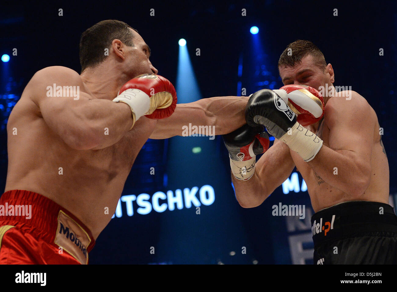 Current wbo heavyweight champion hi-res stock photography and images ...
