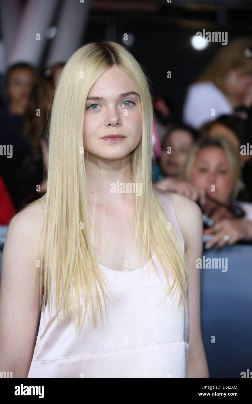 Actress Elle Fanning arrives at the world premiere of "The Twilight ...