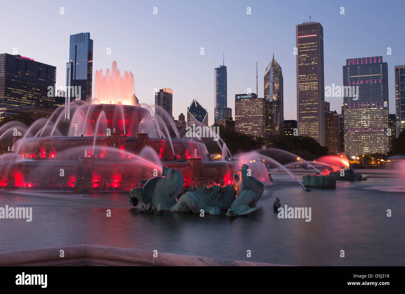 BUCKINGHAM FOUNTAIN (©EDWARD BENNETT / MARCEL LOYAU 1927) GRANT PARK ...
