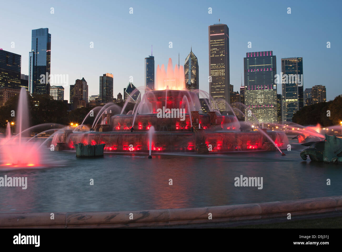 BUCKINGHAM FOUNTAIN (©EDWARD BENNETT / MARCEL LOYAU 1927) GRANT PARK ...