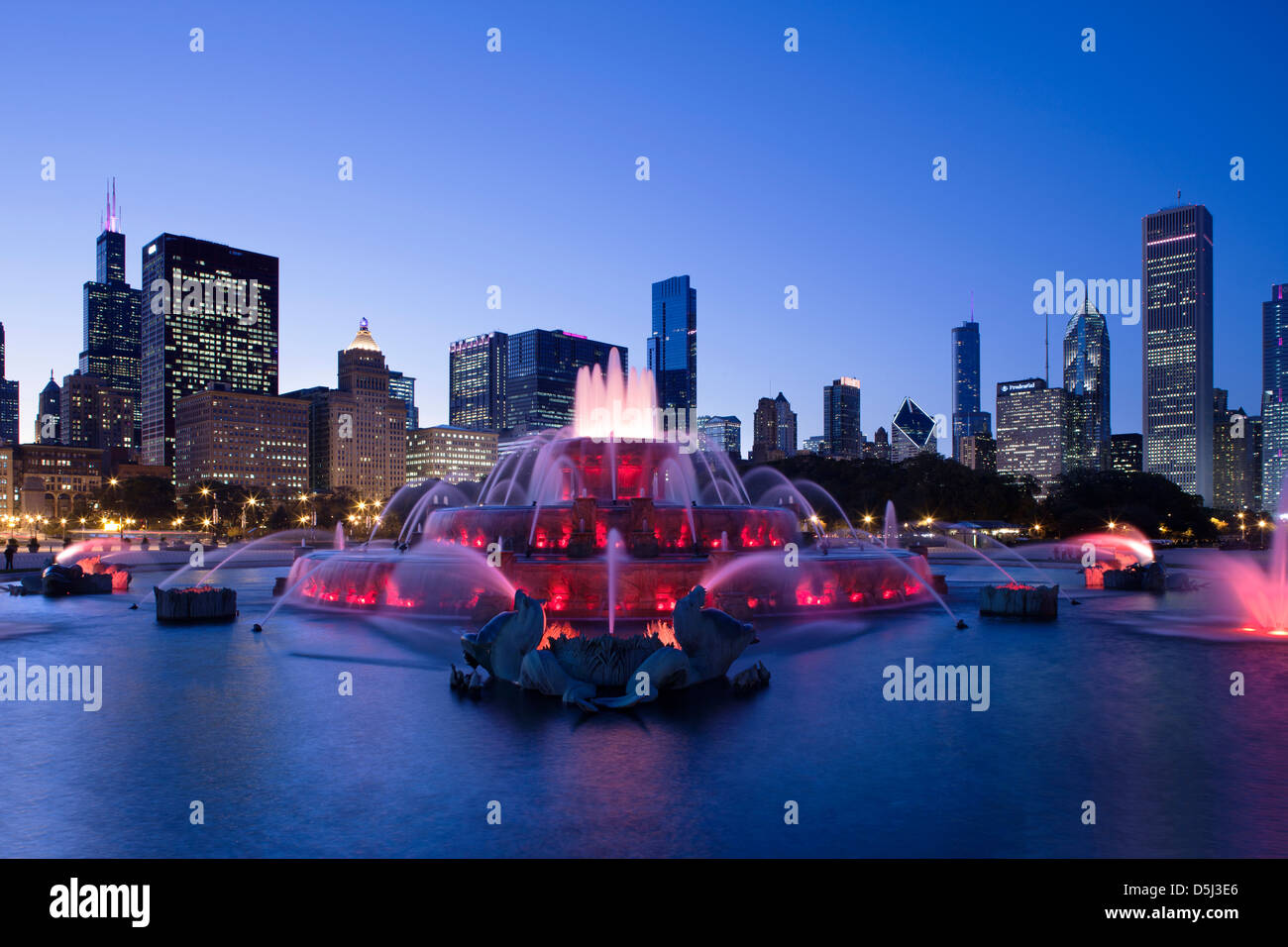BUCKINGHAM FOUNTAIN (©EDWARD BENNETT / MARCEL LOYAU 1927) GRANT PARK ...
