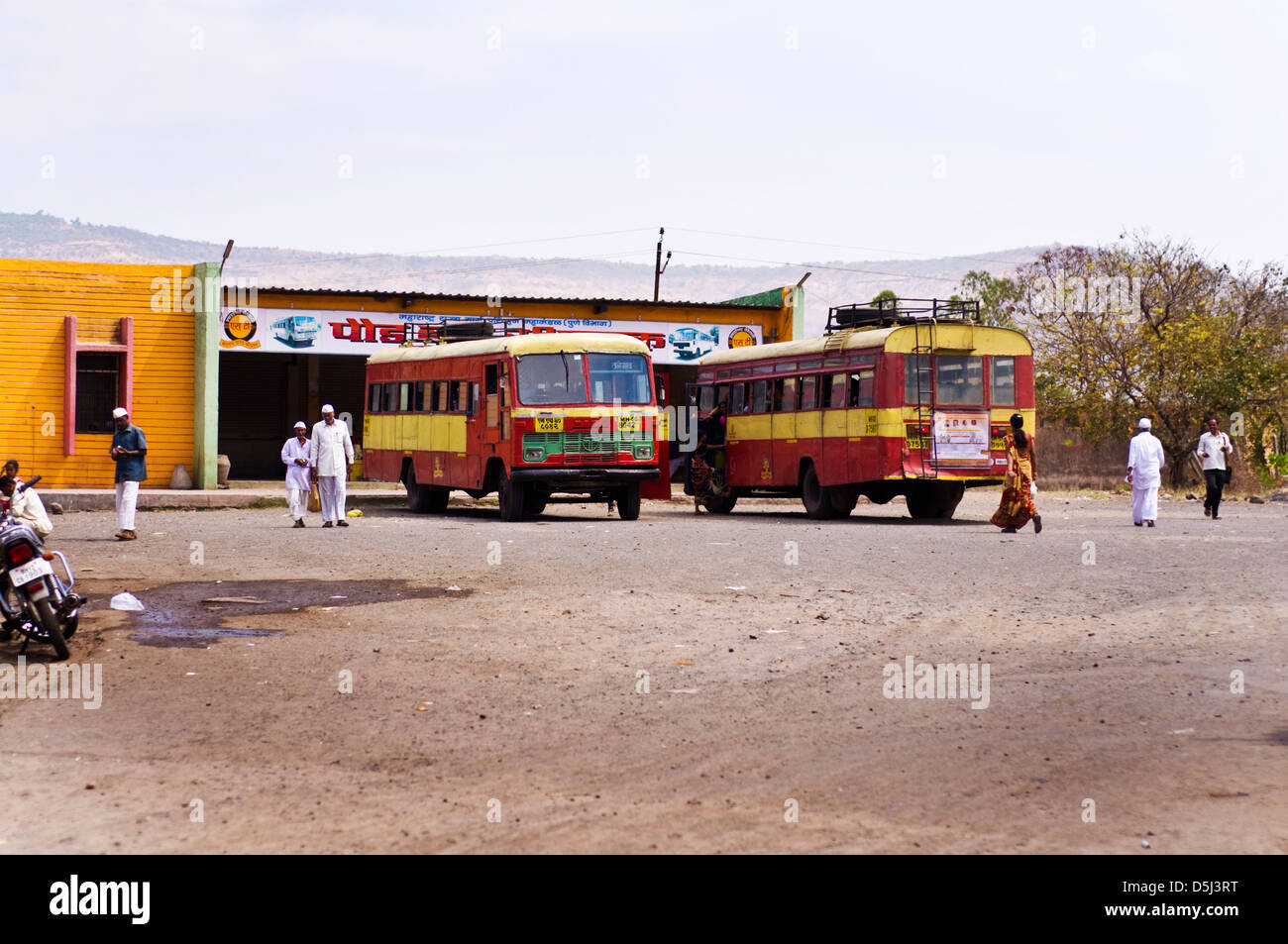 Pune bus hi-res stock photography and images - Alamy