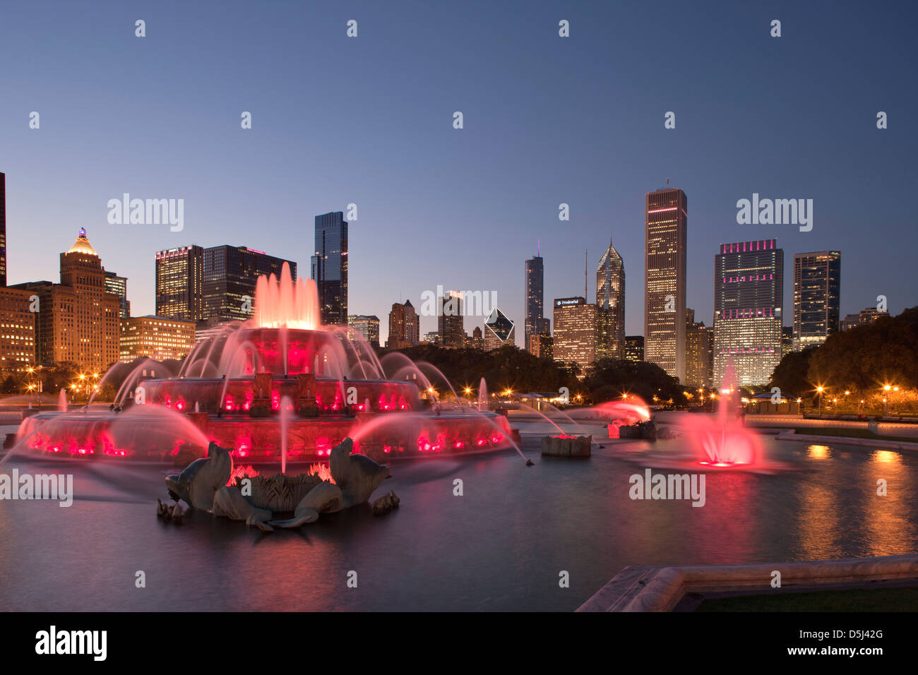 BUCKINGHAM FOUNTAIN (©EDWARD BENNETT / MARCEL LOYAU 1927) GRANT PARK ...