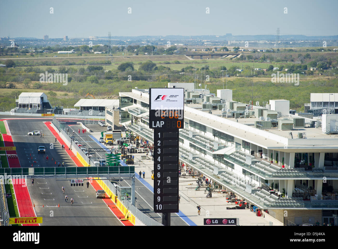 Pit building main straight circuit hi-res stock photography and images ...