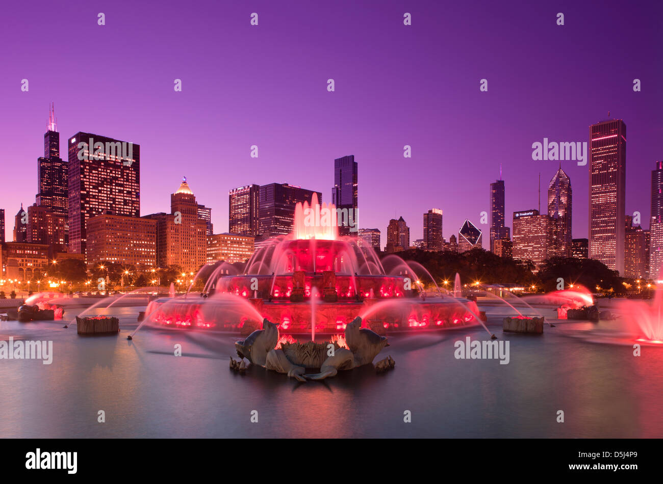 BUCKINGHAM FOUNTAIN (©EDWARD BENNETT / MARCEL LOYAU 1927) GRANT PARK ...