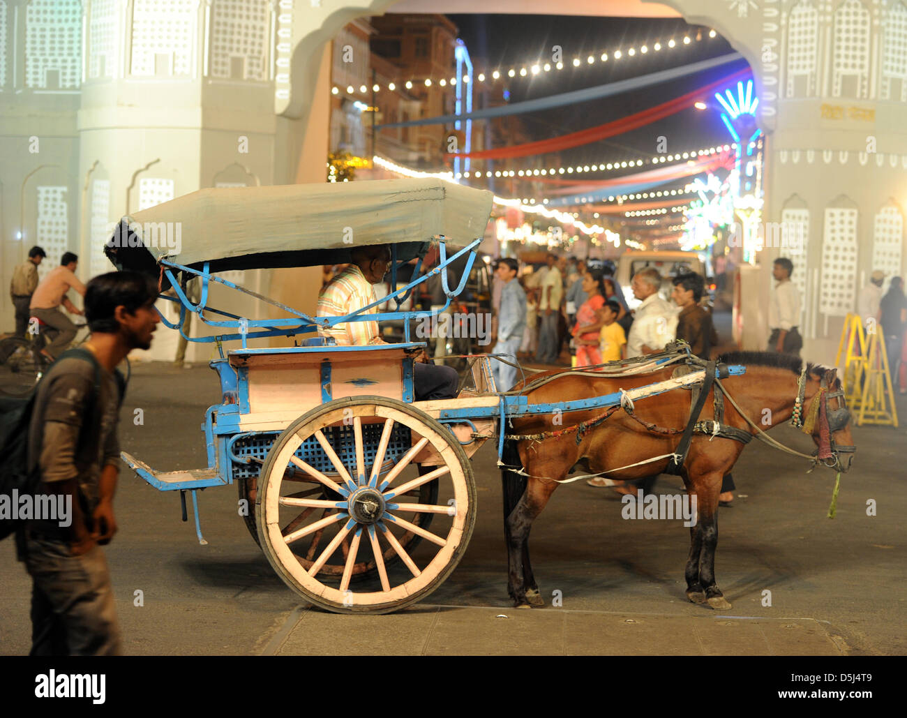 A horse-drawn rickshaw stands on a street in Jaipur, India, 12 November ...