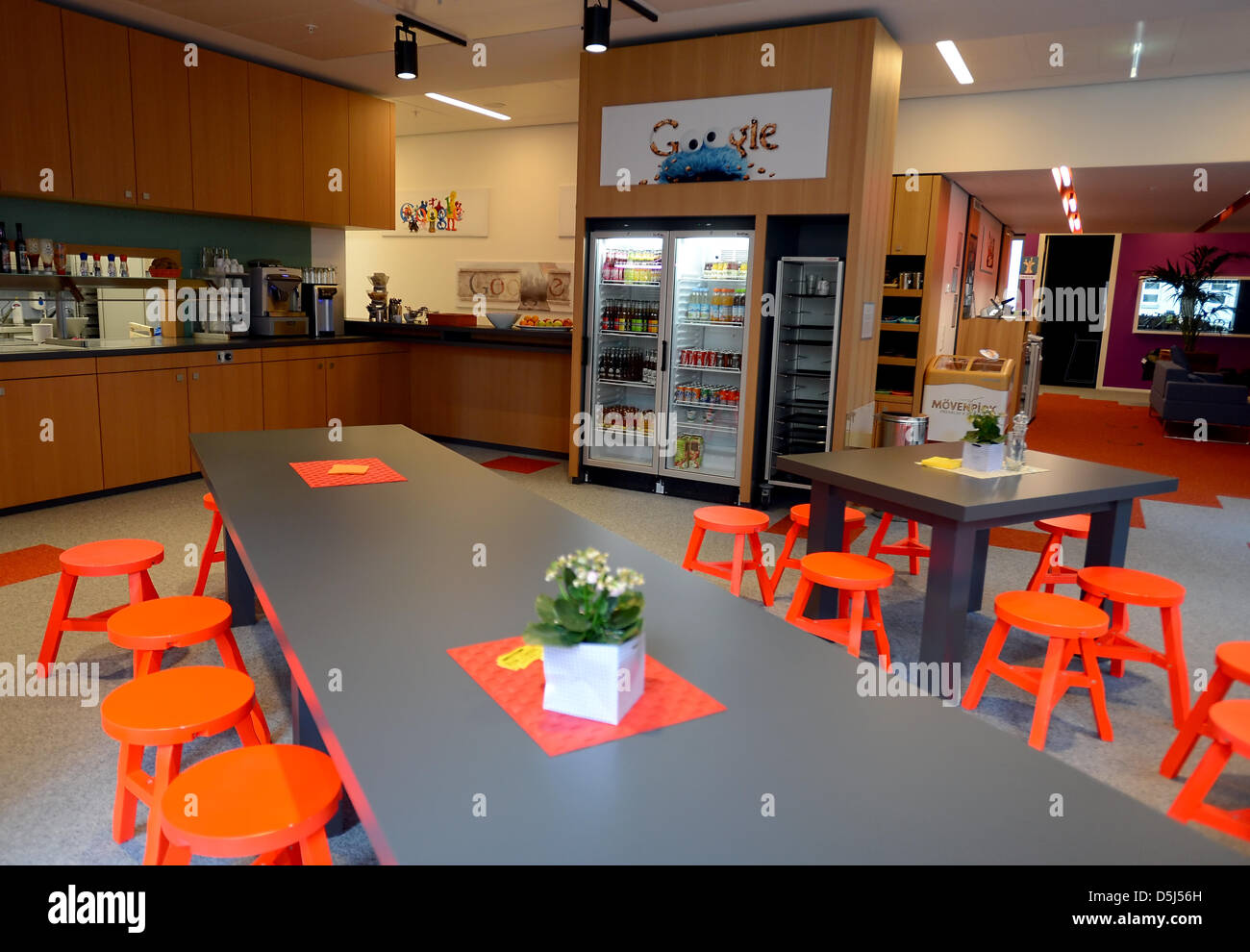 Google cafeteria hi-res stock photography and images - Alamy