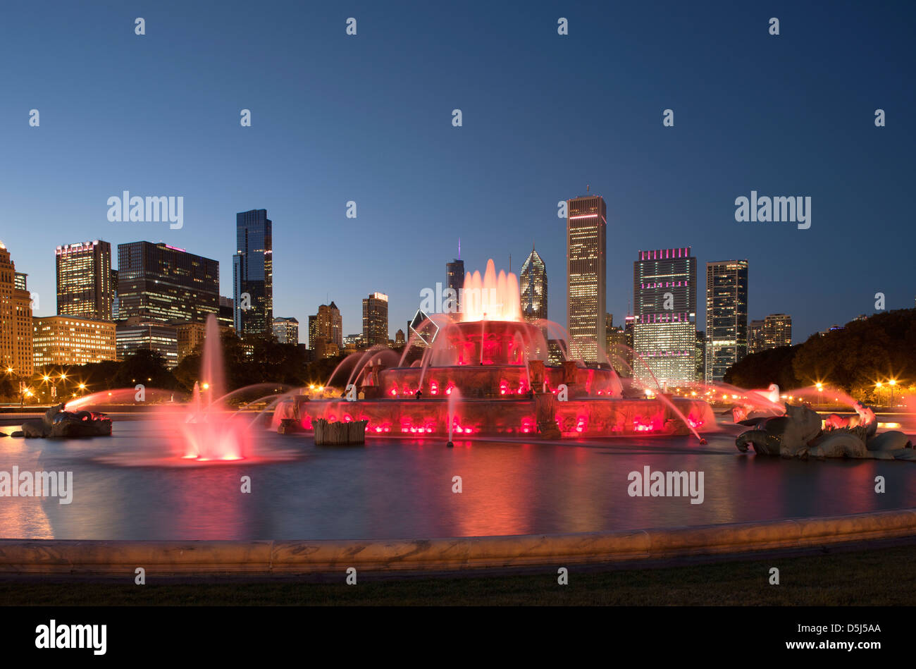 BUCKINGHAM FOUNTAIN (©EDWARD BENNETT / MARCEL LOYAU 1927) GRANT PARK ...