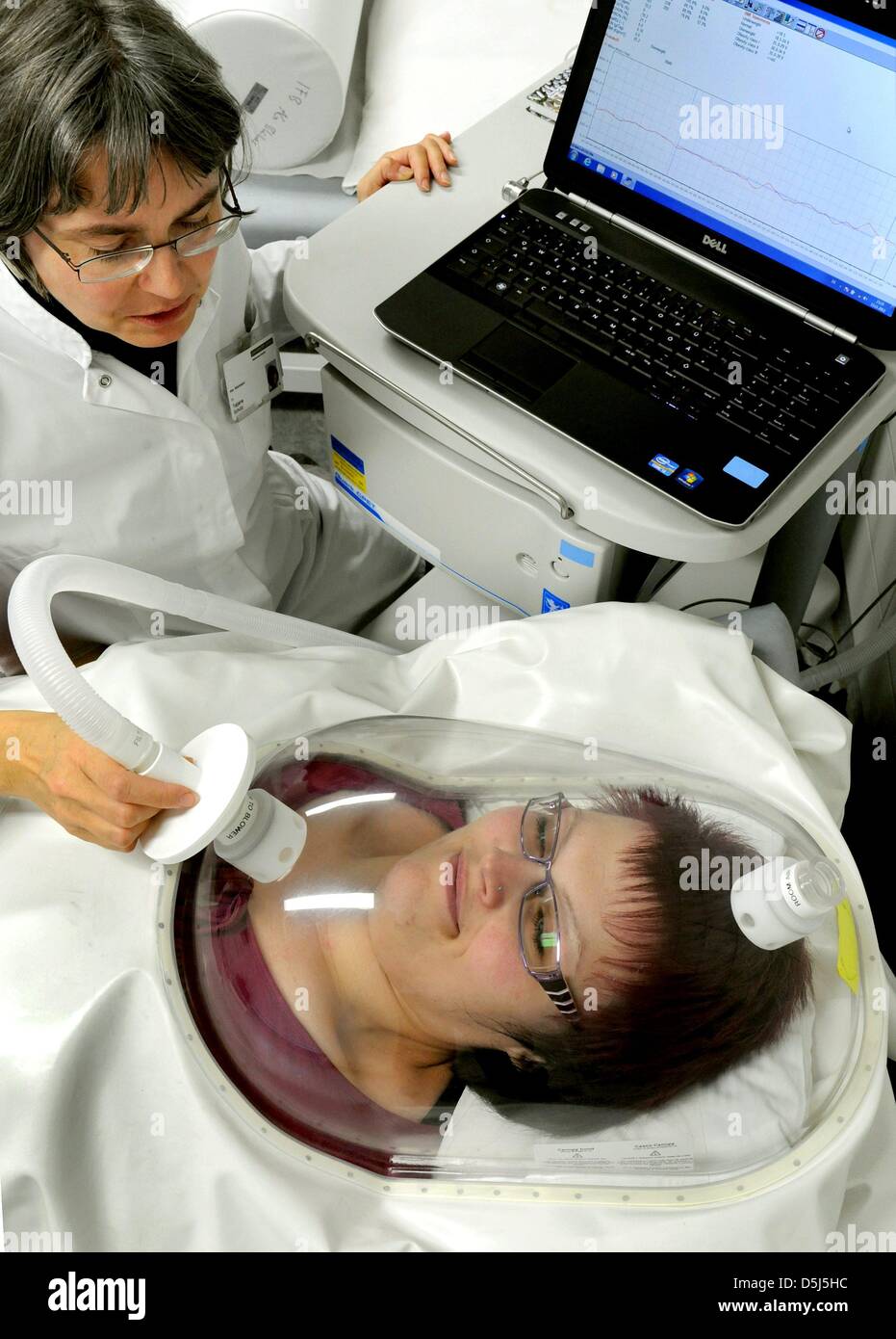 Dr. Tatjana Schuetz (L) measures an obese patient with an indirect ...