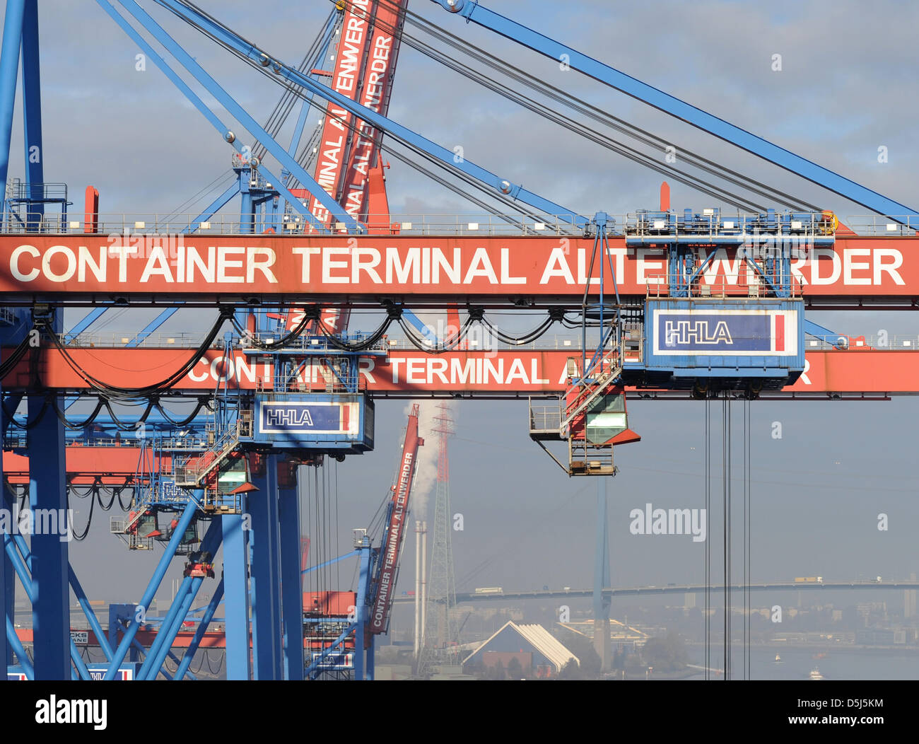 Container terminal altenwerder cta hamburg hi-res stock photography and ...