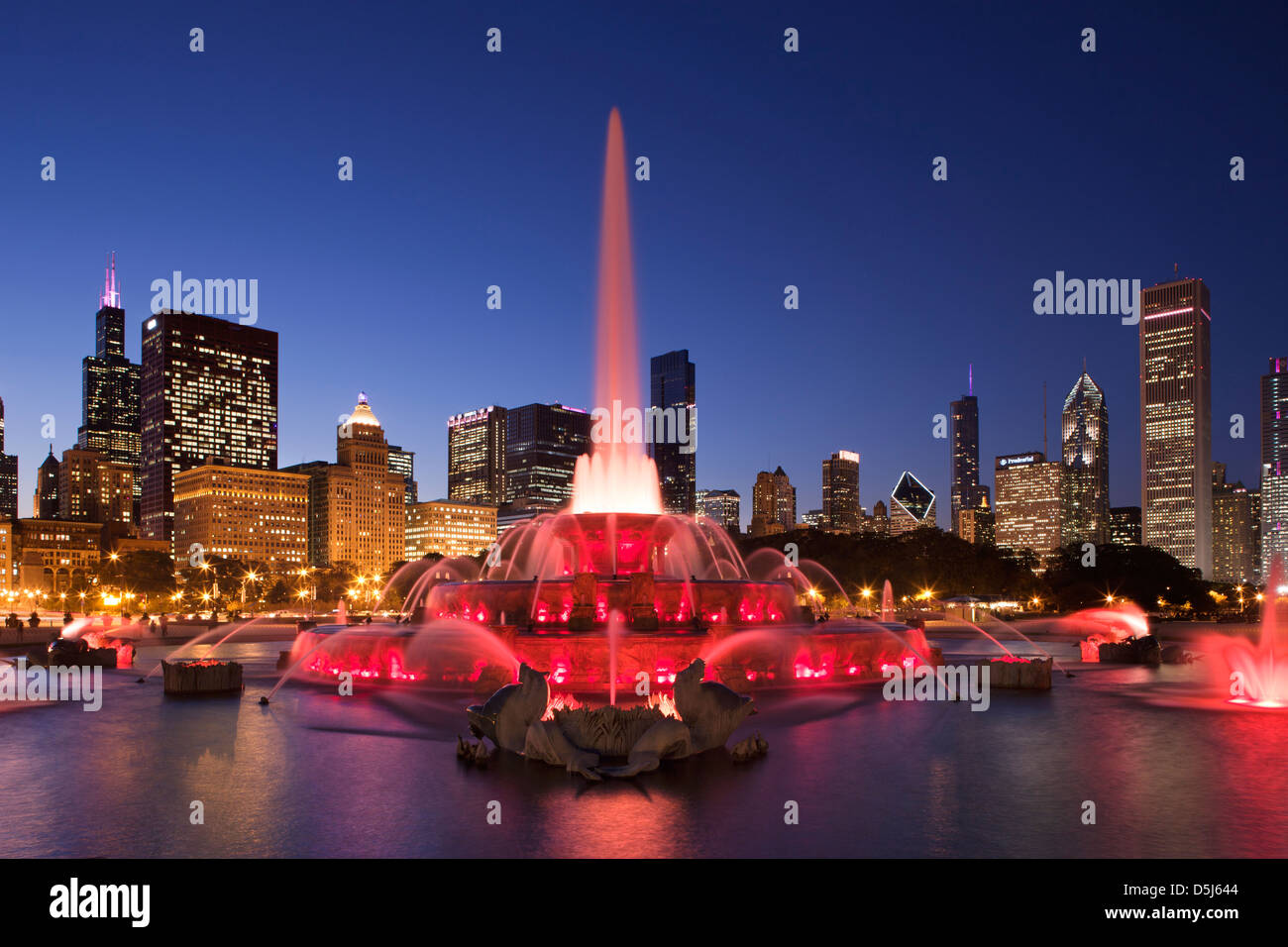 BUCKINGHAM FOUNTAIN (©EDWARD BENNETT / MARCEL LOYAU 1927) GRANT PARK ...