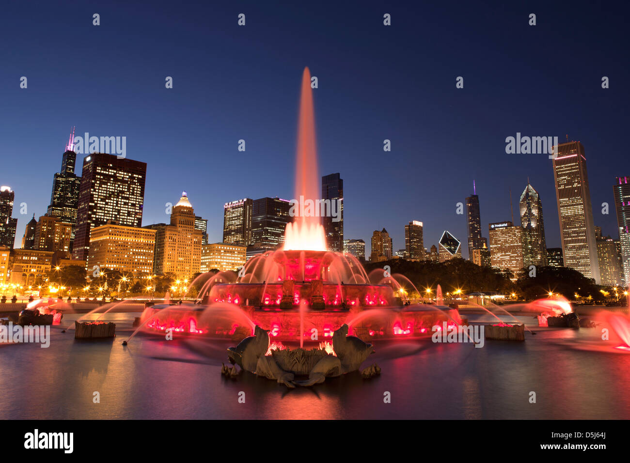 BUCKINGHAM FOUNTAIN (©EDWARD BENNETT / MARCEL LOYAU 1927) GRANT PARK ...