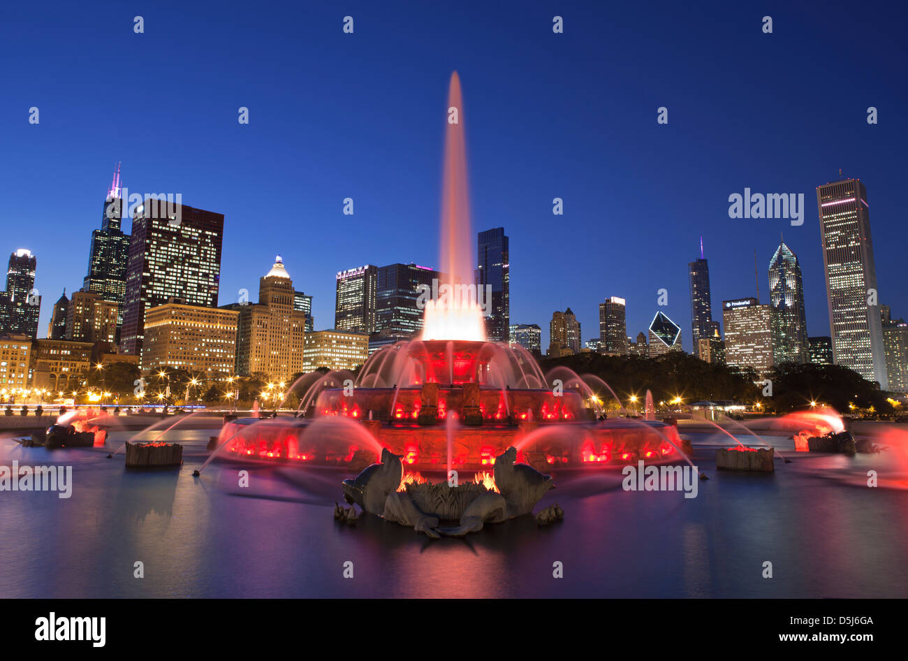 BUCKINGHAM FOUNTAIN (©EDWARD BENNETT / MARCEL LOYAU 1927) GRANT PARK ...