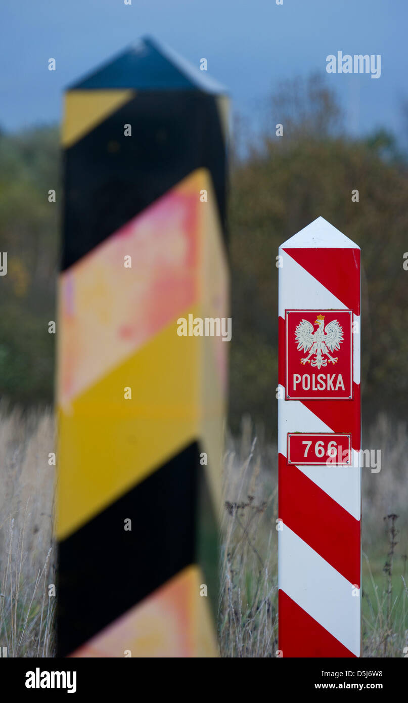 A German and a Polish border post stand in the Uckermark in Rosow ...
