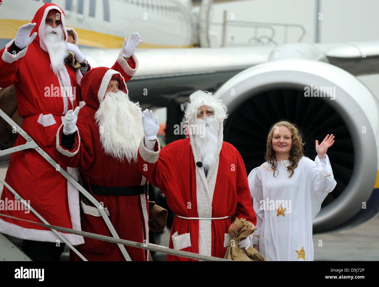 Santas and an angel of the job placemnt of the German employment agency ...