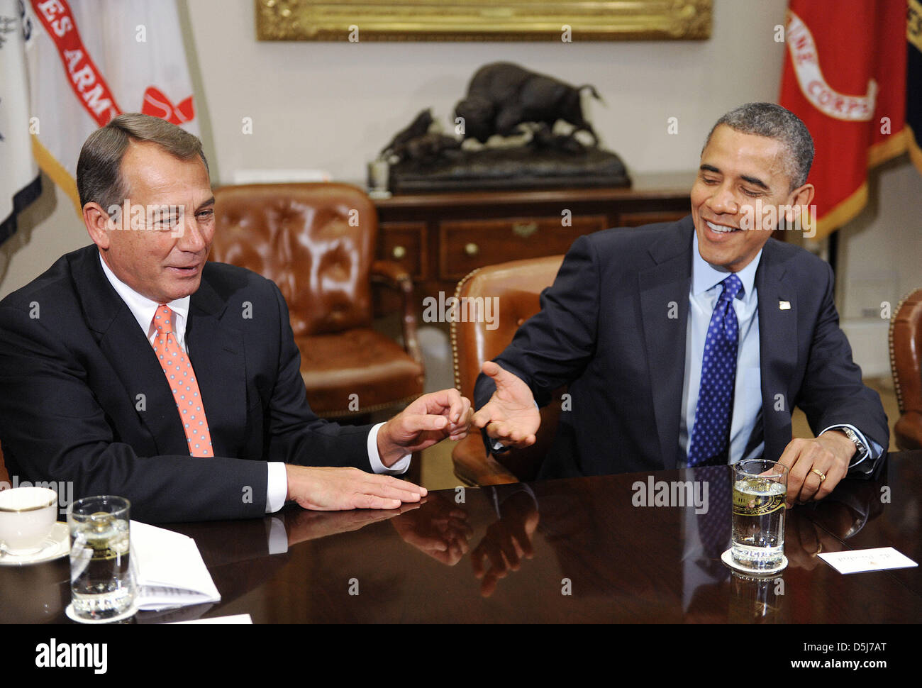 United States President Barack Obama, right, meets with a bipartisan ...