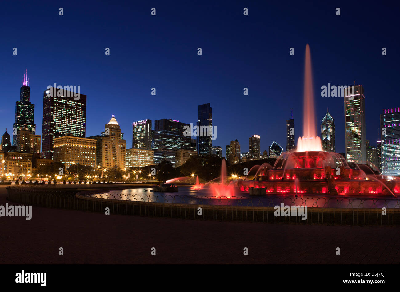 BUCKINGHAM FOUNTAIN (©EDWARD BENNETT / MARCEL LOYAU 1927) GRANT PARK ...