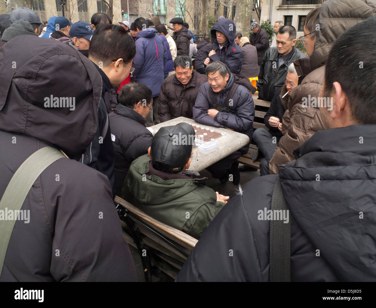 Men playing chinese checkers hi-res stock photography and images - Alamy
