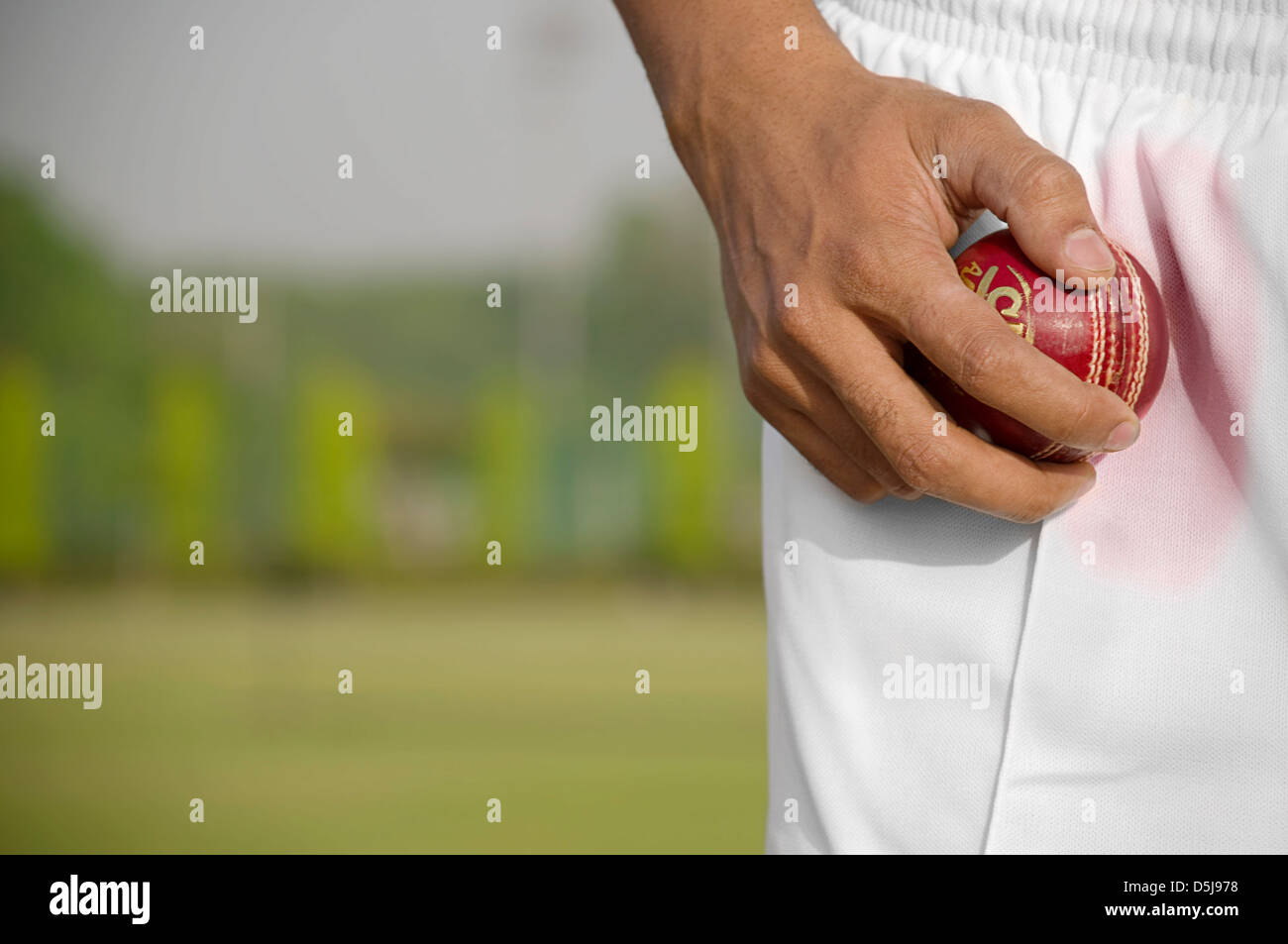 Hand holding cricket ball hi-res stock photography and images - Alamy