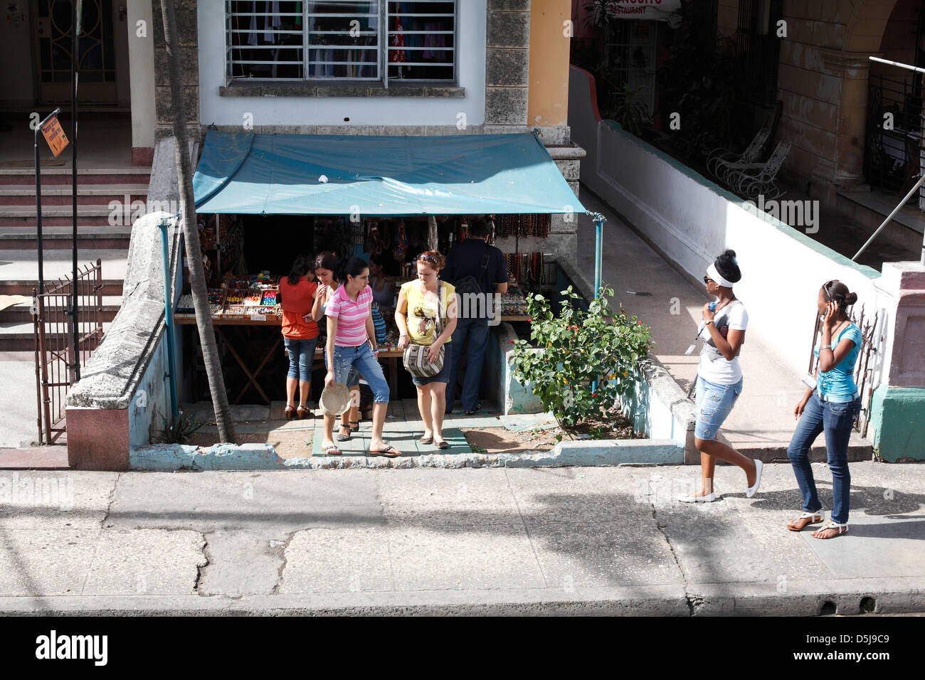 Cuban store hi-res stock photography and images - Alamy