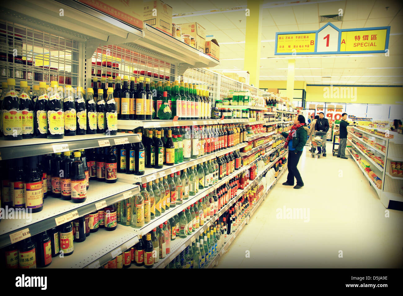 Aisle supermarket asian products hi-res stock photography and images ...