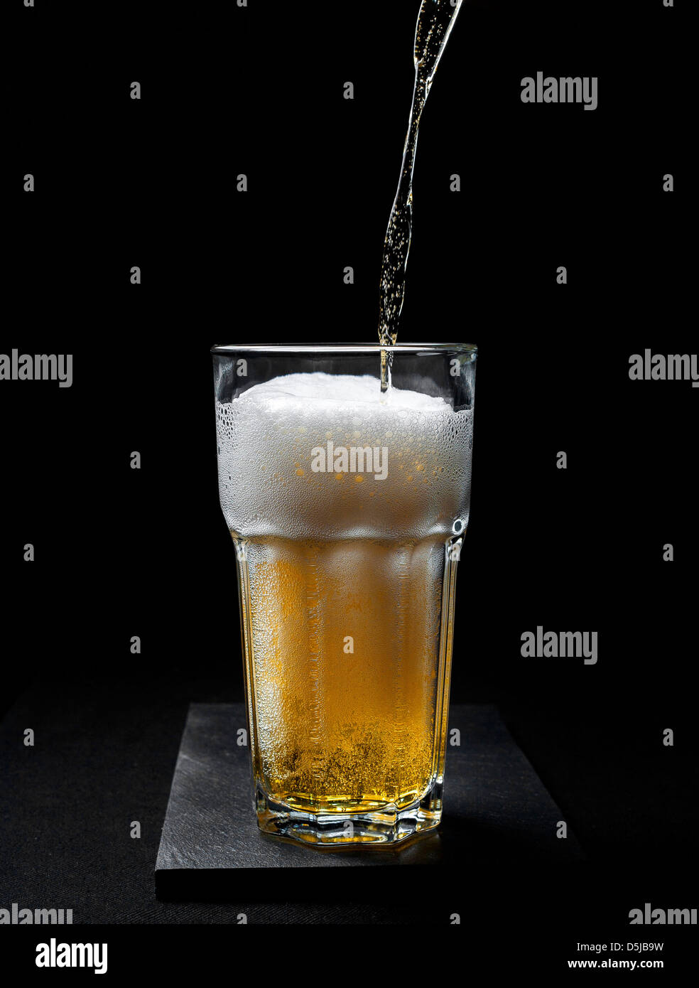 Pouring a pint Stock Photo - Alamy