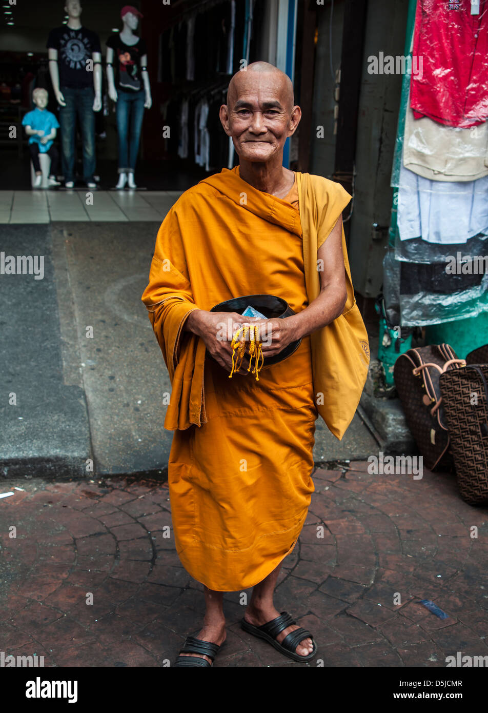 Monk standing on bangkok hi-res stock photography and images - Alamy