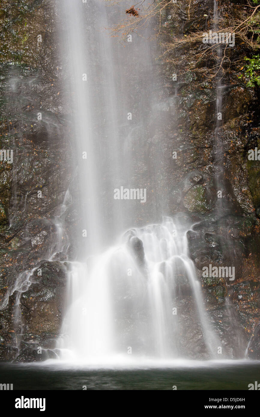 Water falling down rock face hi-res stock photography and images - Alamy