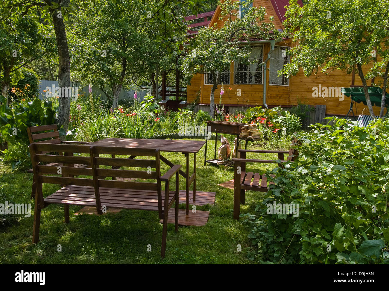 Russian dacha hi-res stock photography and images - Alamy