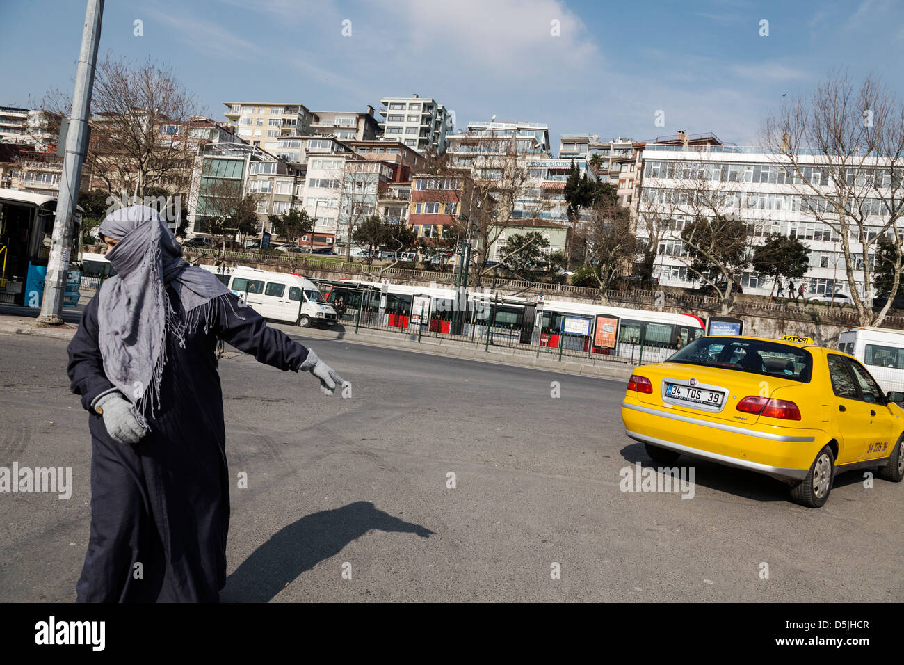 Muslim woman in Istanbul, Turkey Stock Photo - Alamy