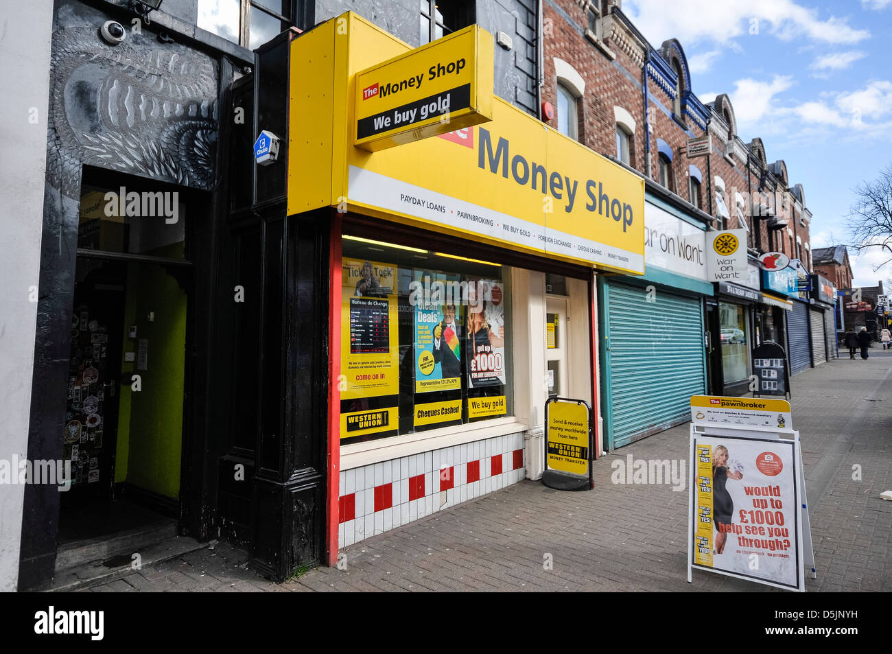 Money out of window hi-res stock photography and images - Alamy
