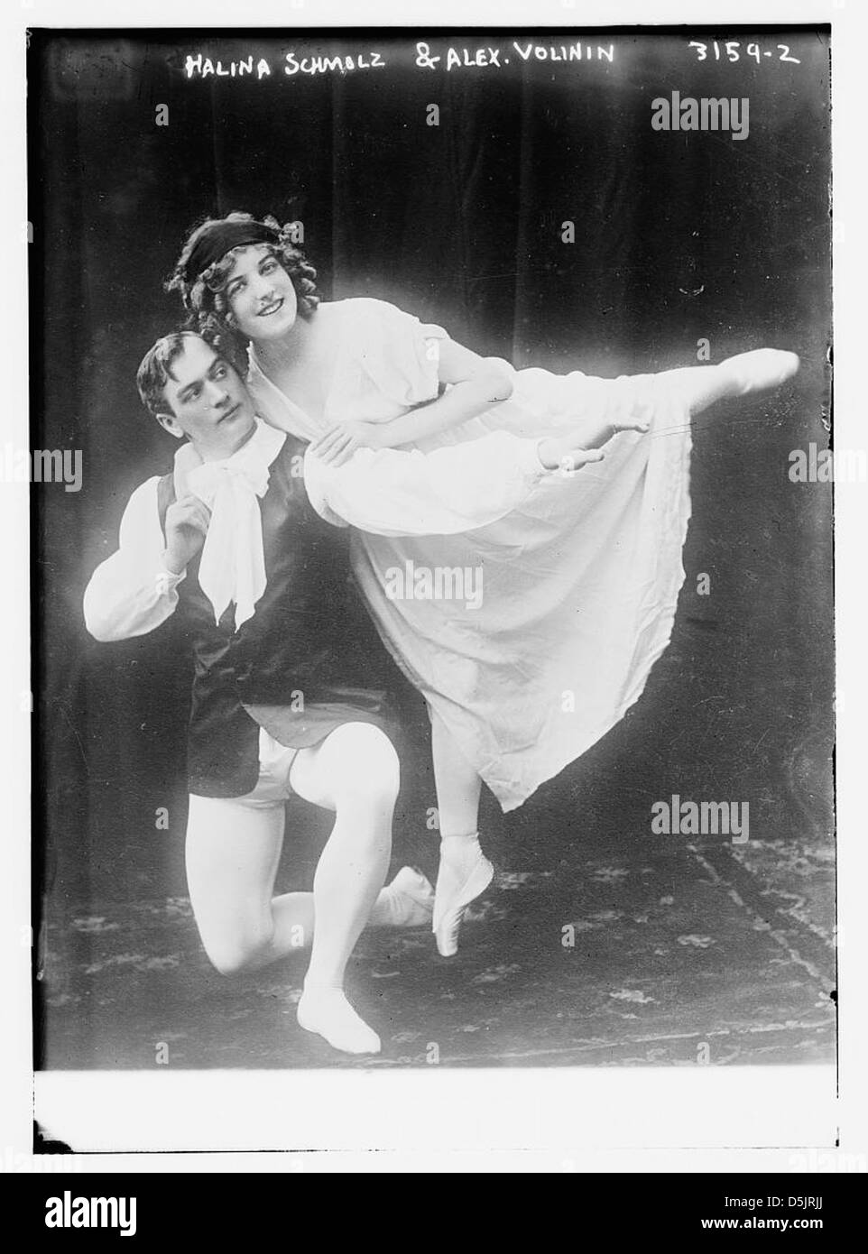 This image features ballet dancers Halina Schmolz and Alex Volinin in ...