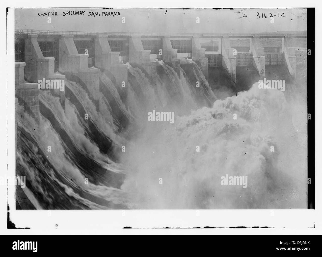 Panama canal gatun dam hi-res stock photography and images - Alamy