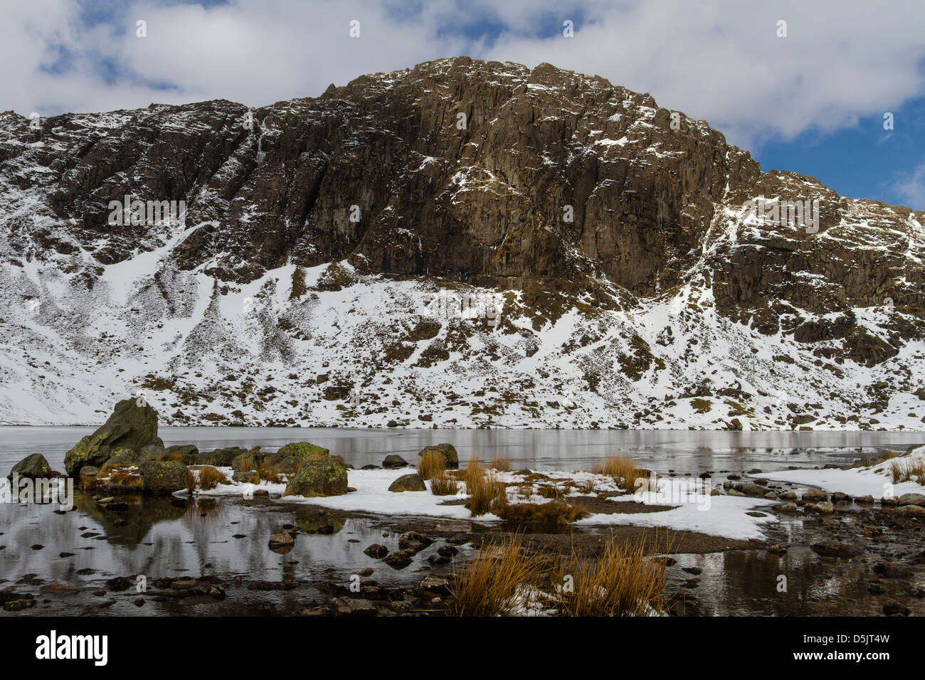 Winter in the English Lake District - Jack's Rake scramble on Pavey Ark ...