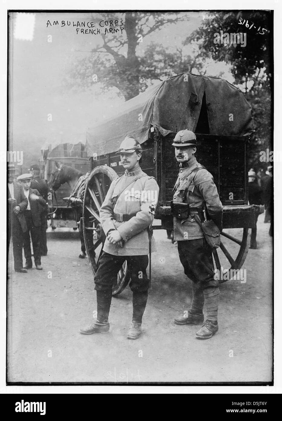 Old army ambulance hi-res stock photography and images - Alamy