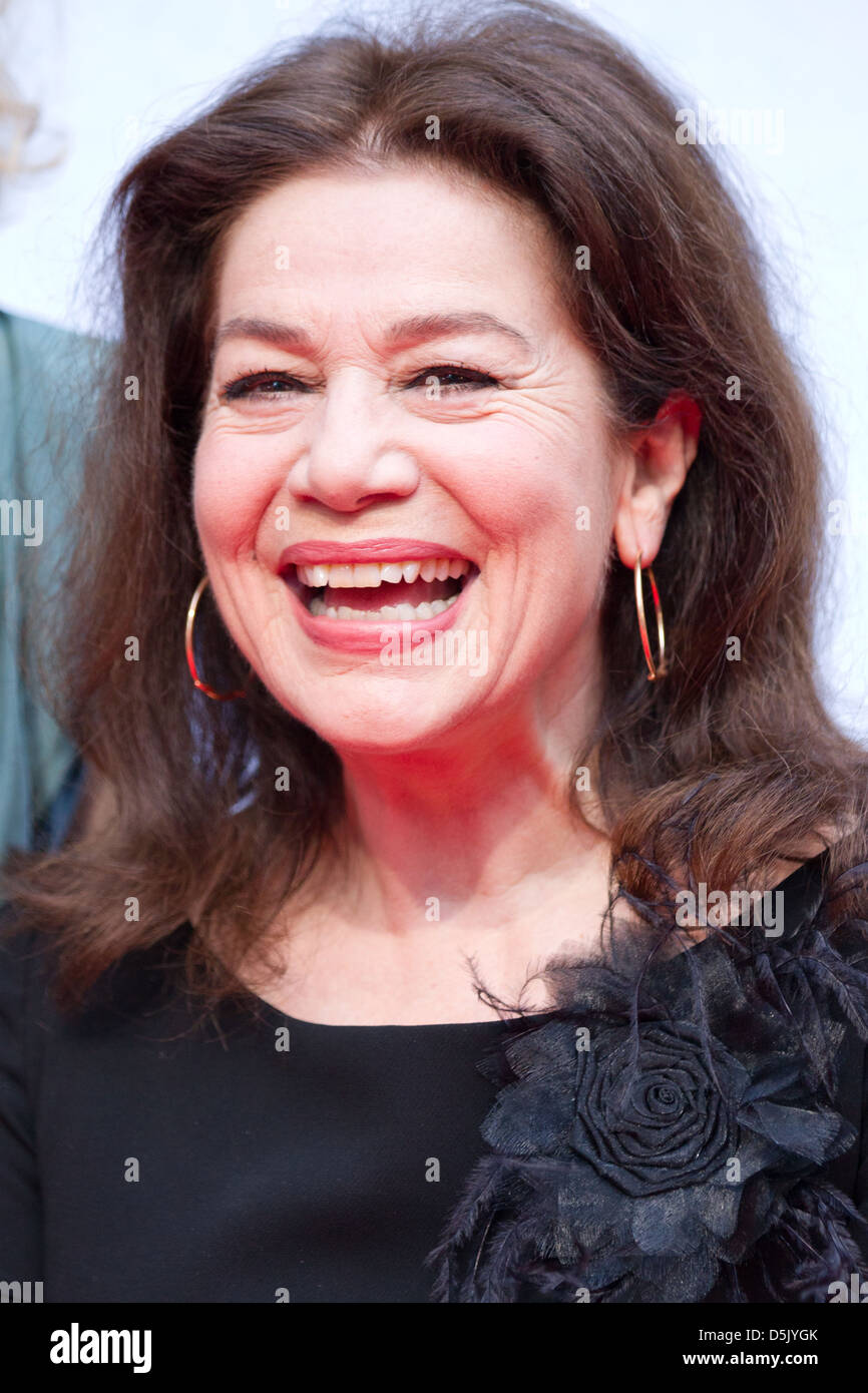 Hannelore Elsner at the world premiere of "Das Blaue vom Himmel" at ...