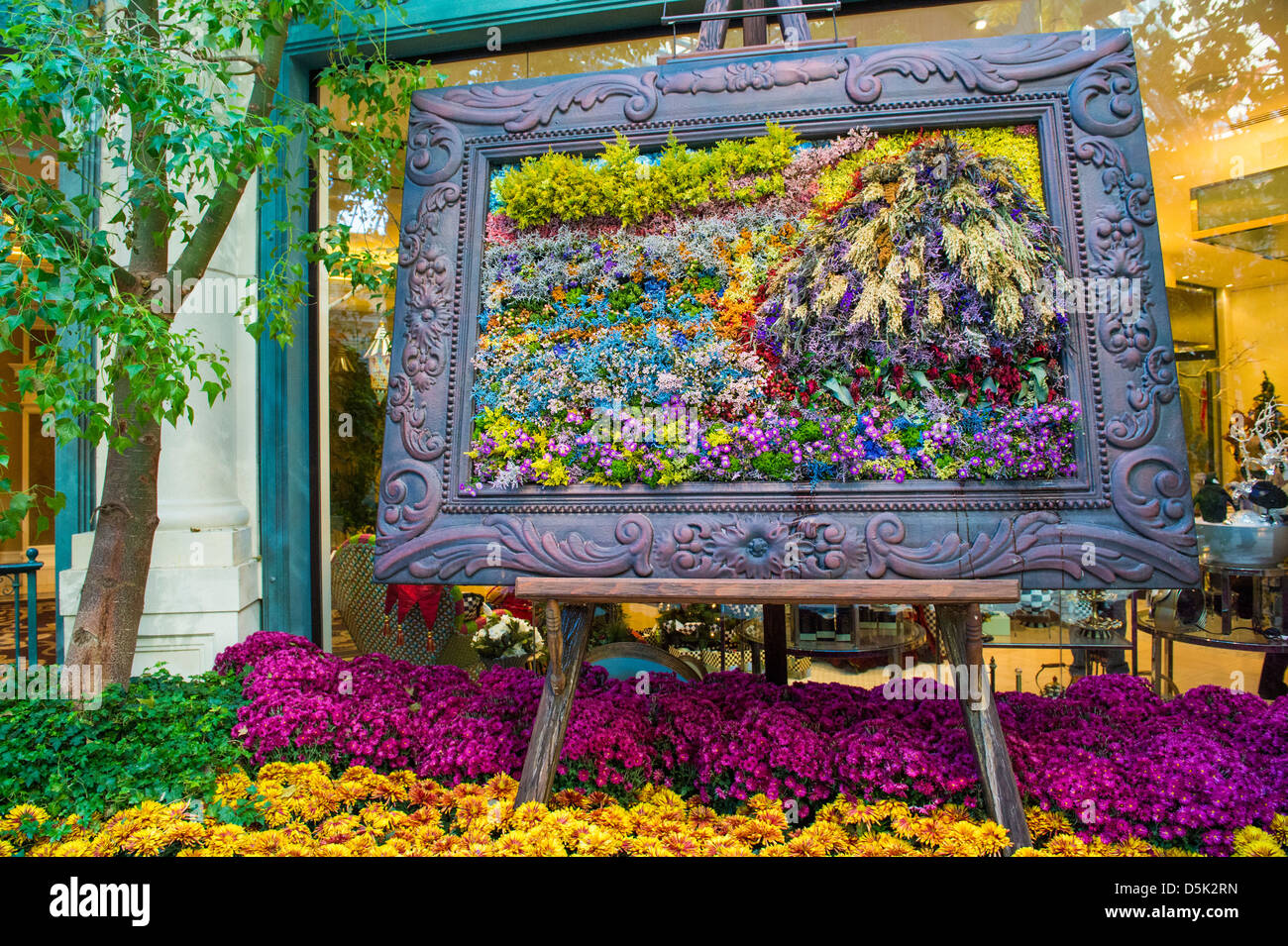 Fall season in Bellagio Hotel Conservatory & Botanical Gardens in Las ...