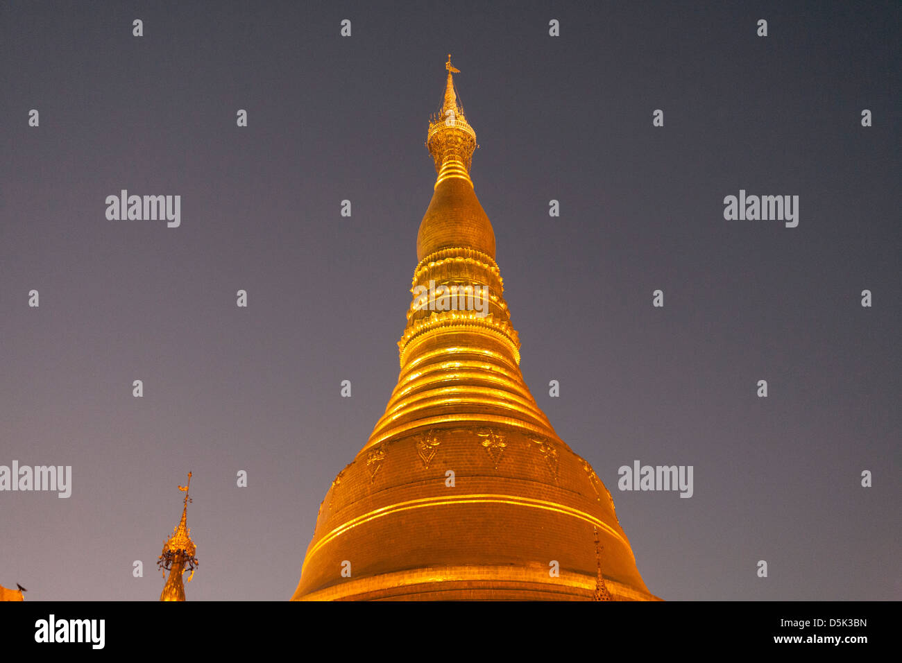 The main golden stupa at Shwedagon Pagoda at dusk, Yangon (Rangoon ...