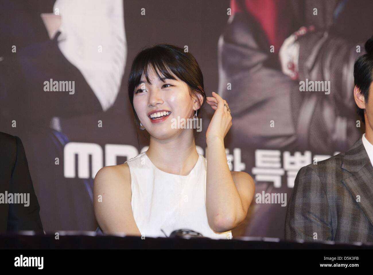 Lee Seung Gi And Suzy Press Conference