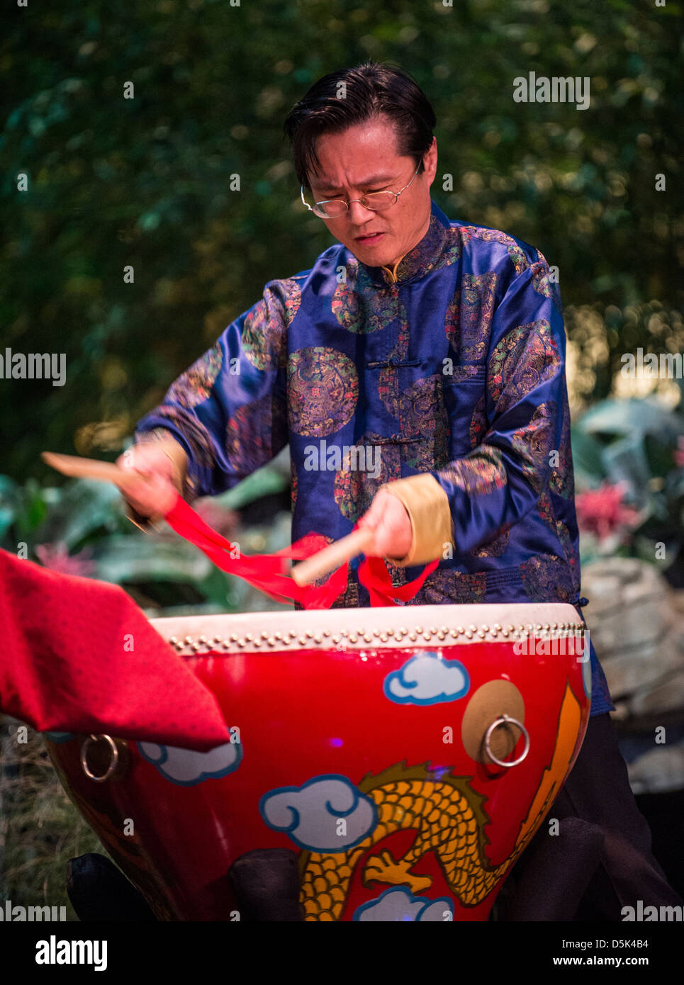 Chinese musician perform during the Chinese New Year celebrations in ...