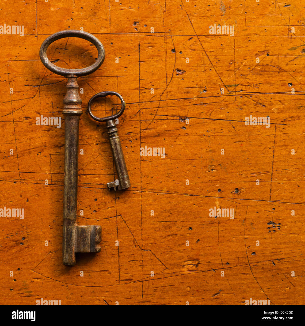 Two large keys hi-res stock photography and images - Alamy