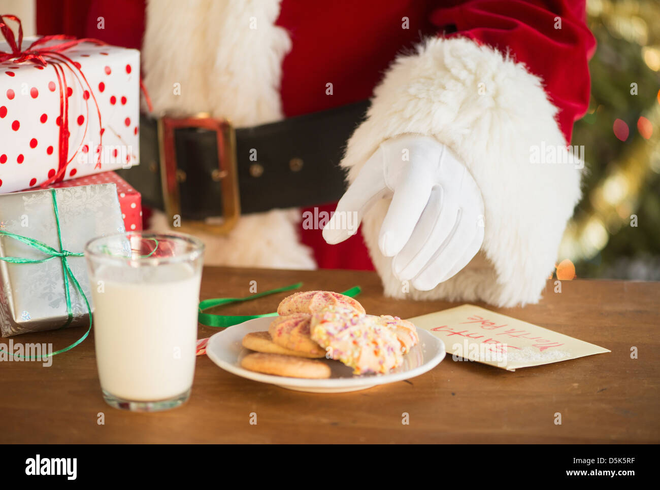 Santa claus cookie hi-res stock photography and images - Alamy