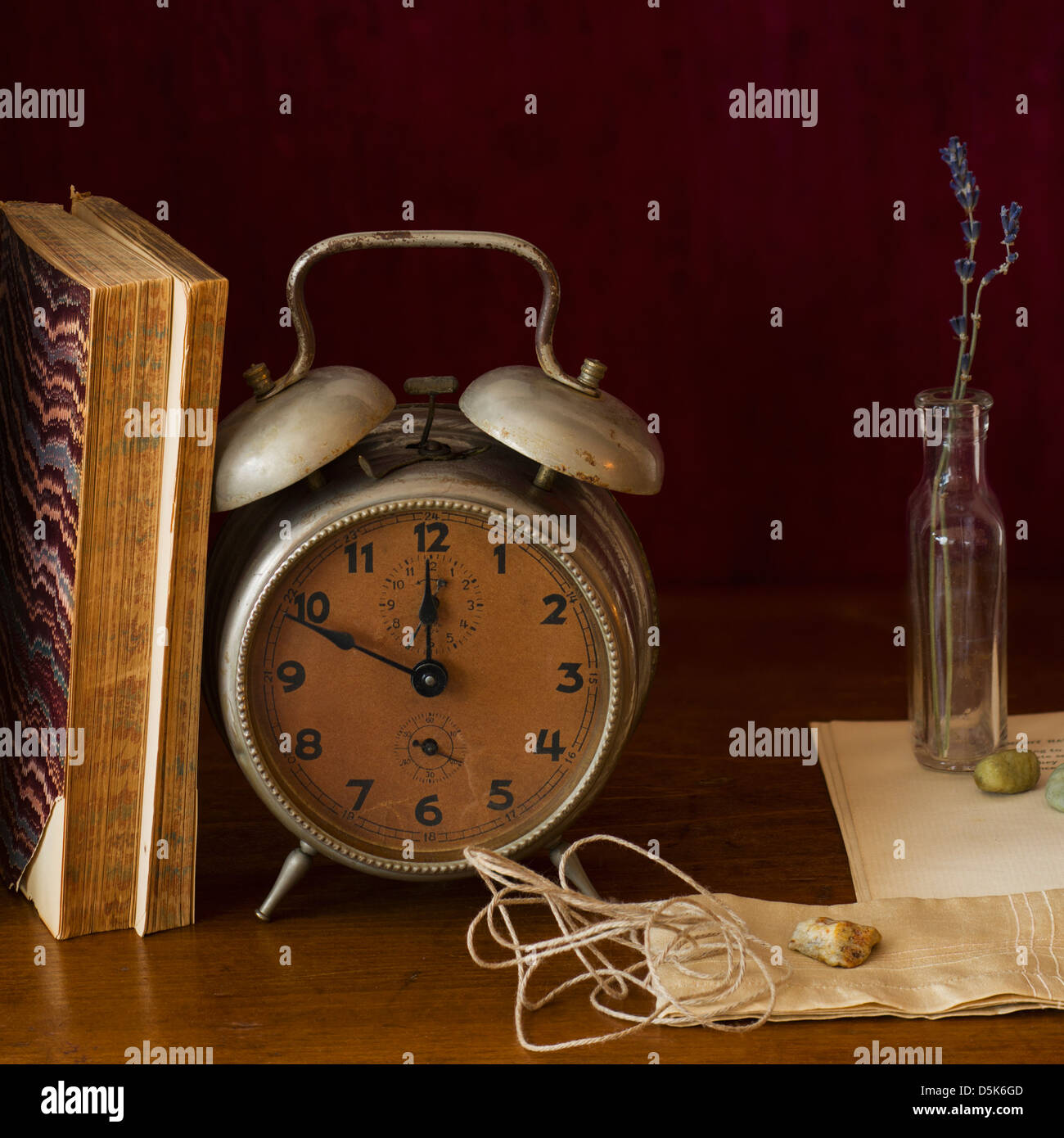Antique clock hi-res stock photography and images - Alamy