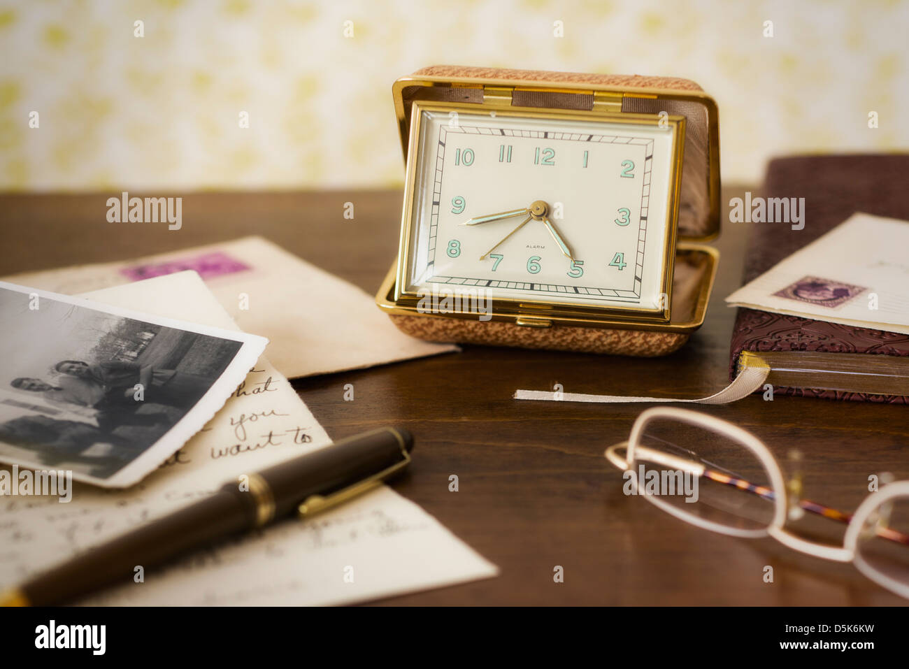Still life with clock, spectacles and old photos Stock Photo - Alamy