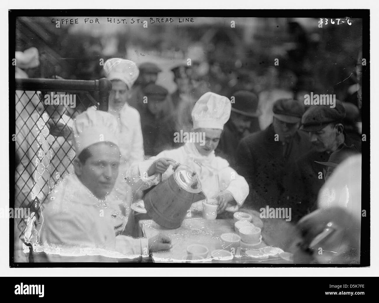 Great depression bread line hi-res stock photography and images - Alamy