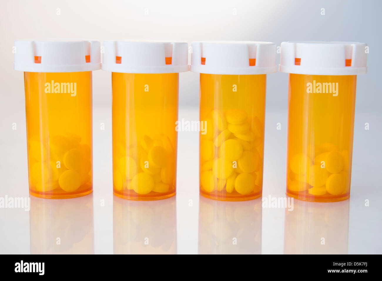 Pill bottles hi-res stock photography and images - Alamy