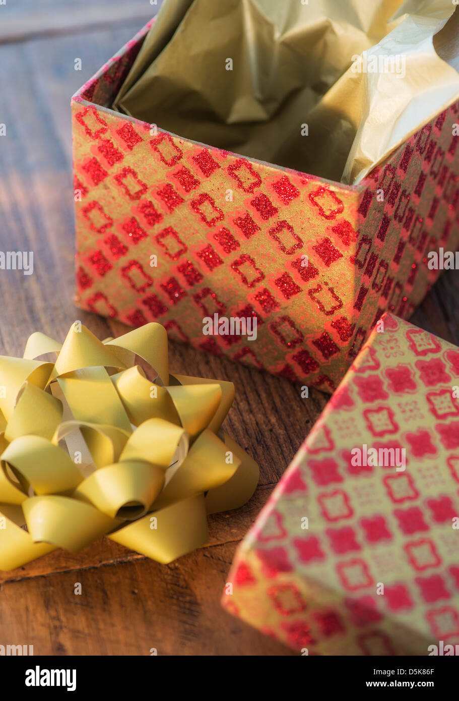 Empty christmas gift Stock Photo - Alamy